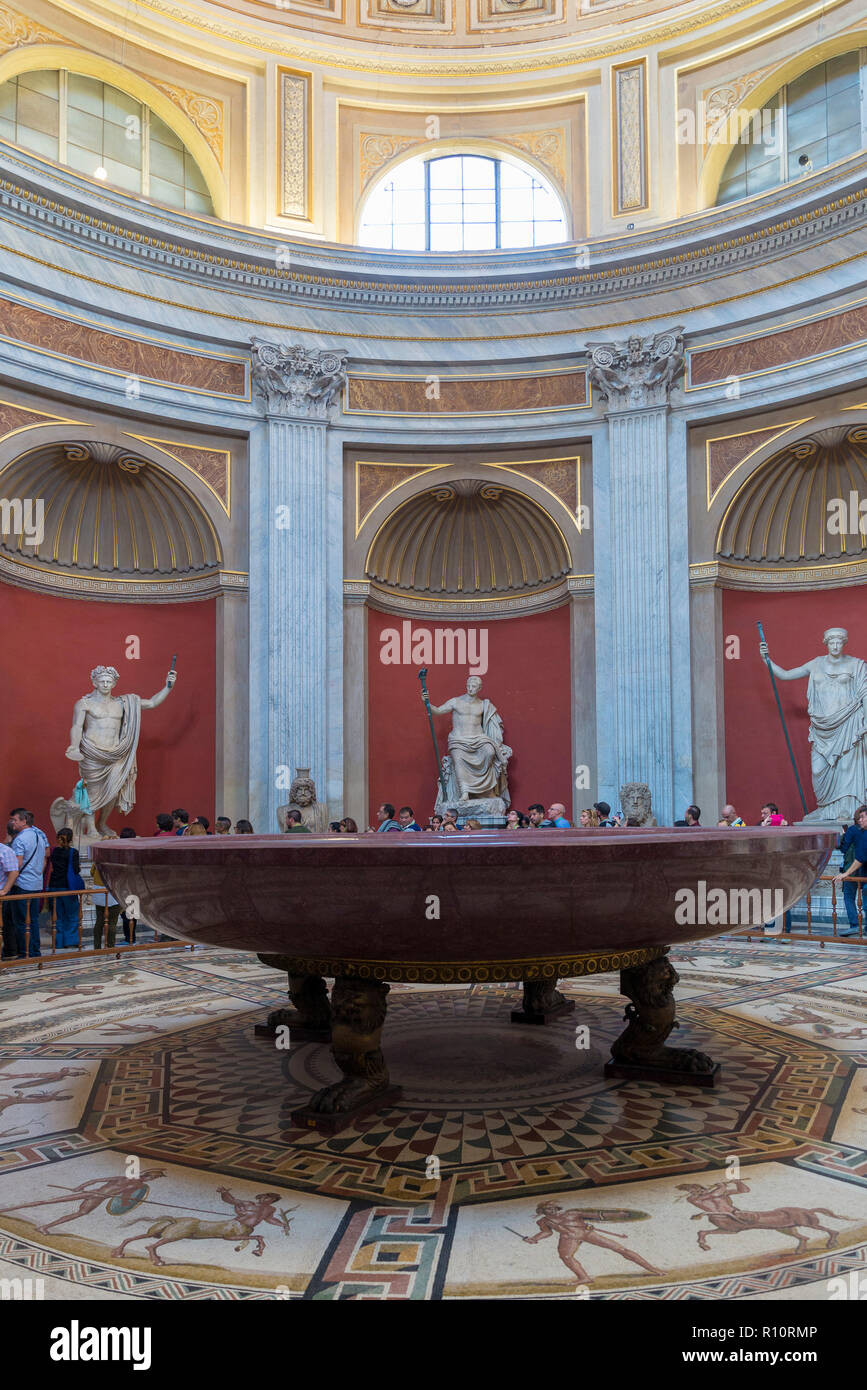 ROME, ITALY - OCTOBER 25, 2018: interiors of the Vatican museum. Sala ...