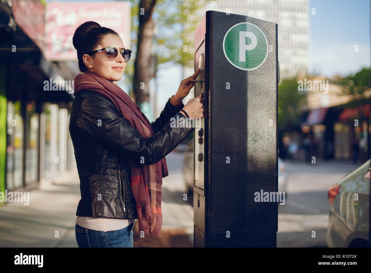 Person paying parking machine hi-res stock photography and images - Alamy