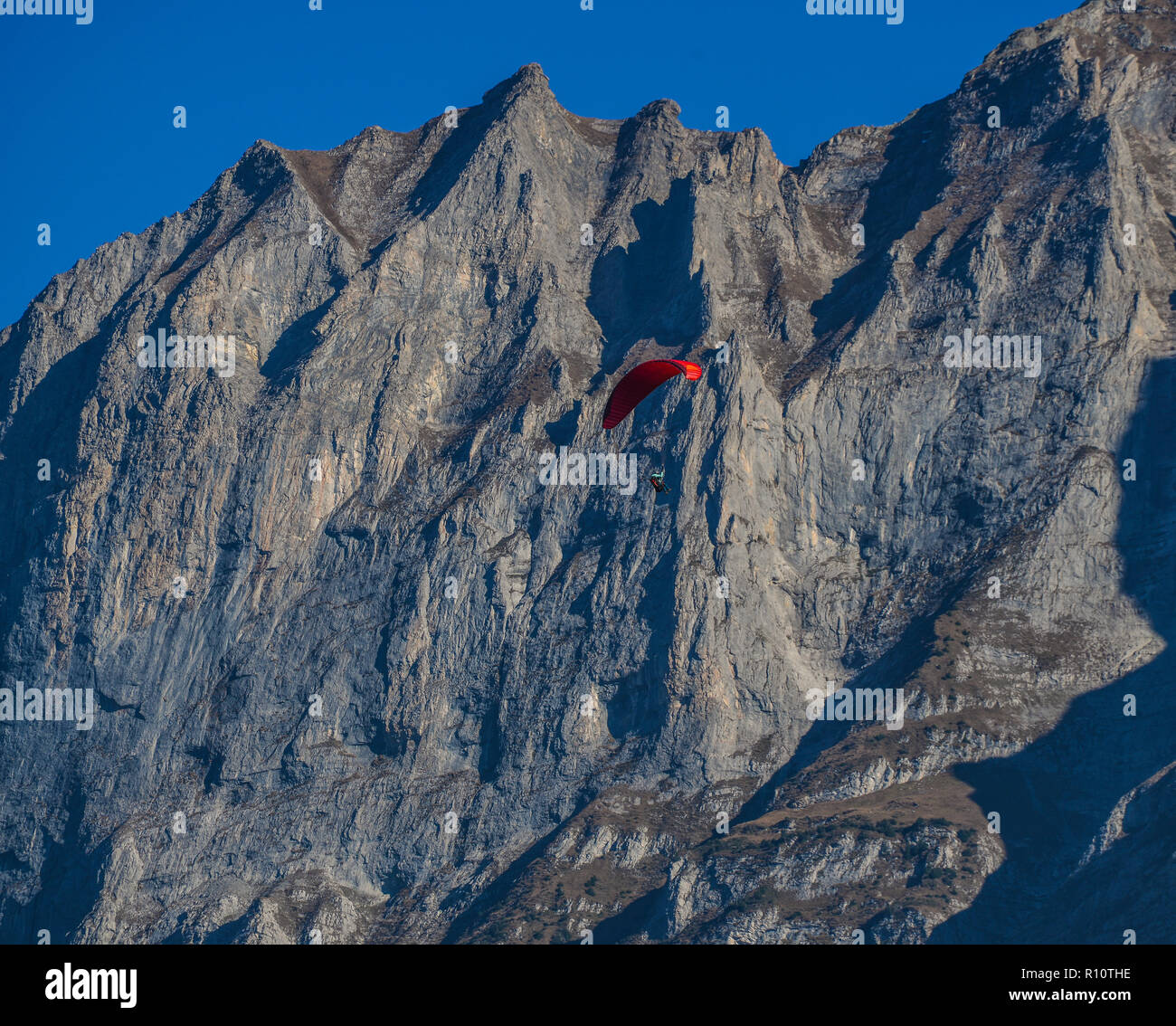 Paragliding in interlaken hi-res stock photography and images - Alamy