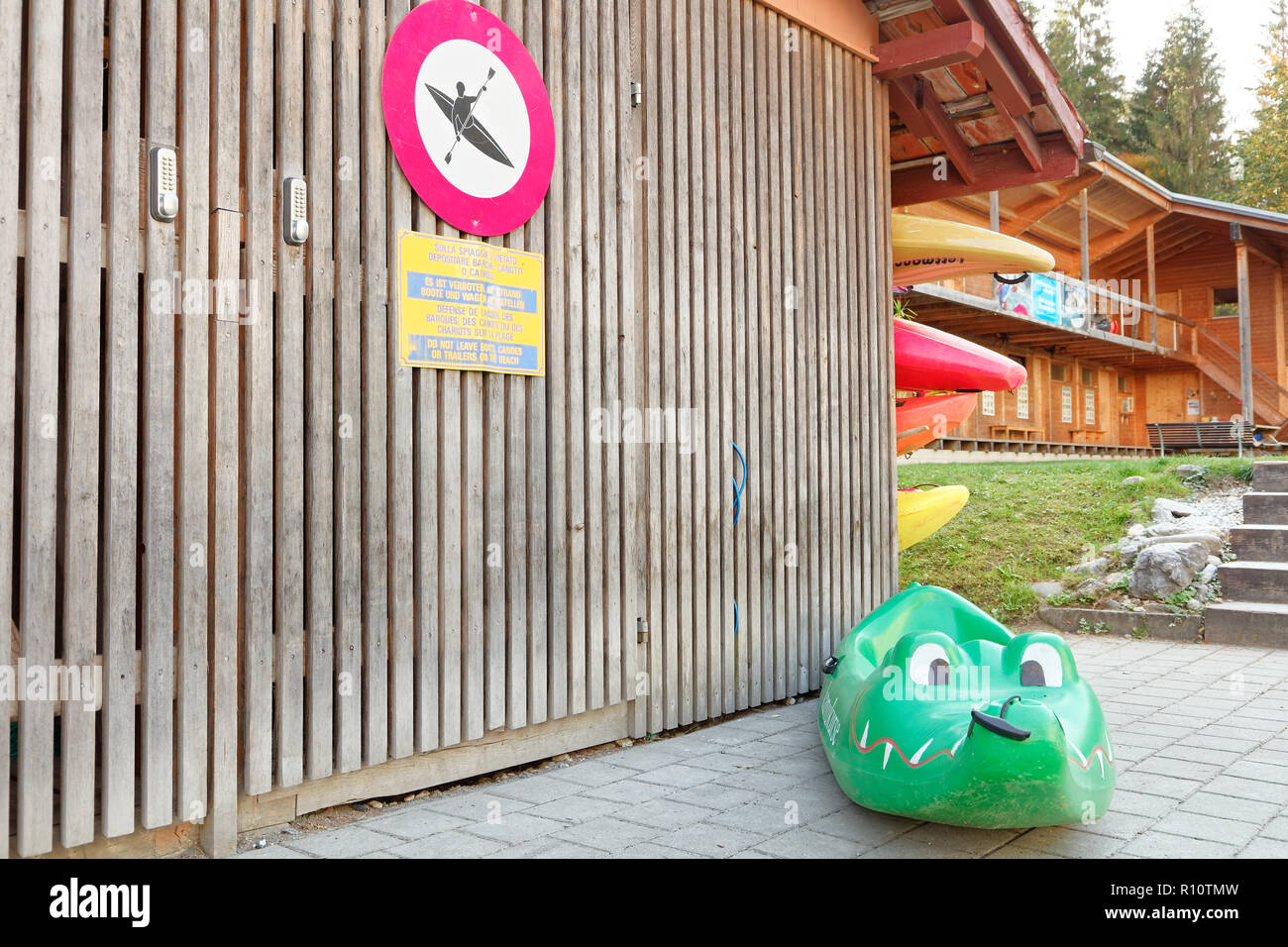 Canoe kayak sign hi-res stock photography and images - Alamy