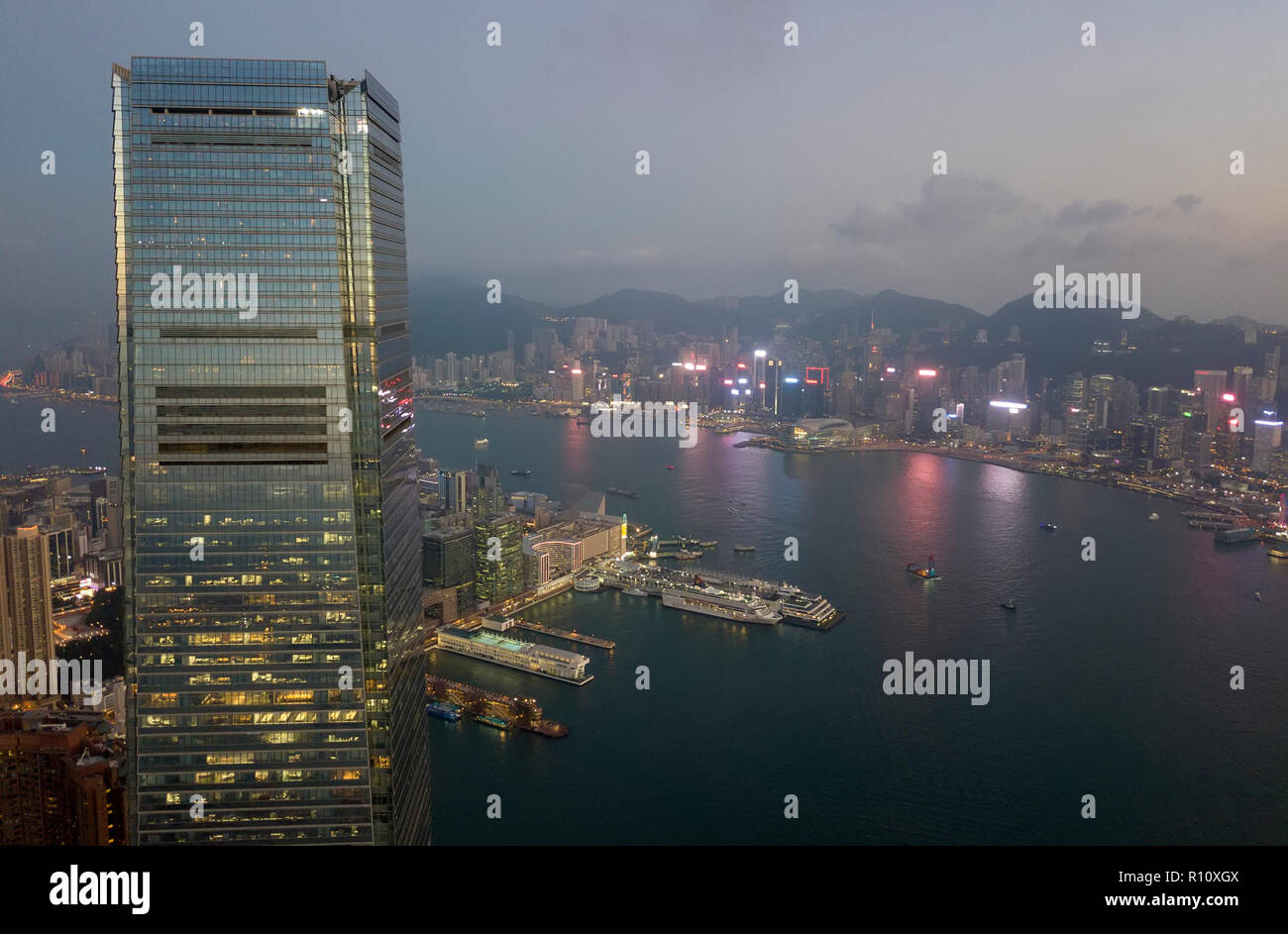 Hong Kong's tallest building, The International Commerce Center ICC ...