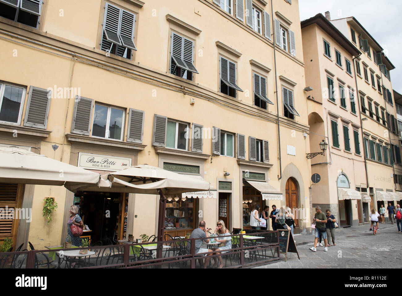 Downtown southern food walk hi-res stock photography and images - Alamy