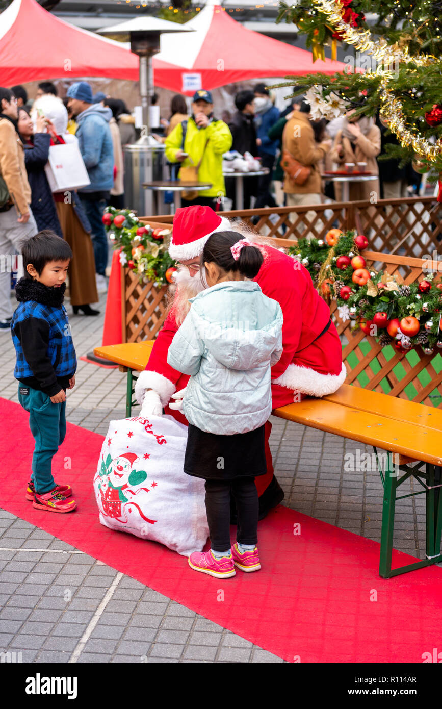 Christmas in Japan. Santa with kids Stock Photo - Alamy
