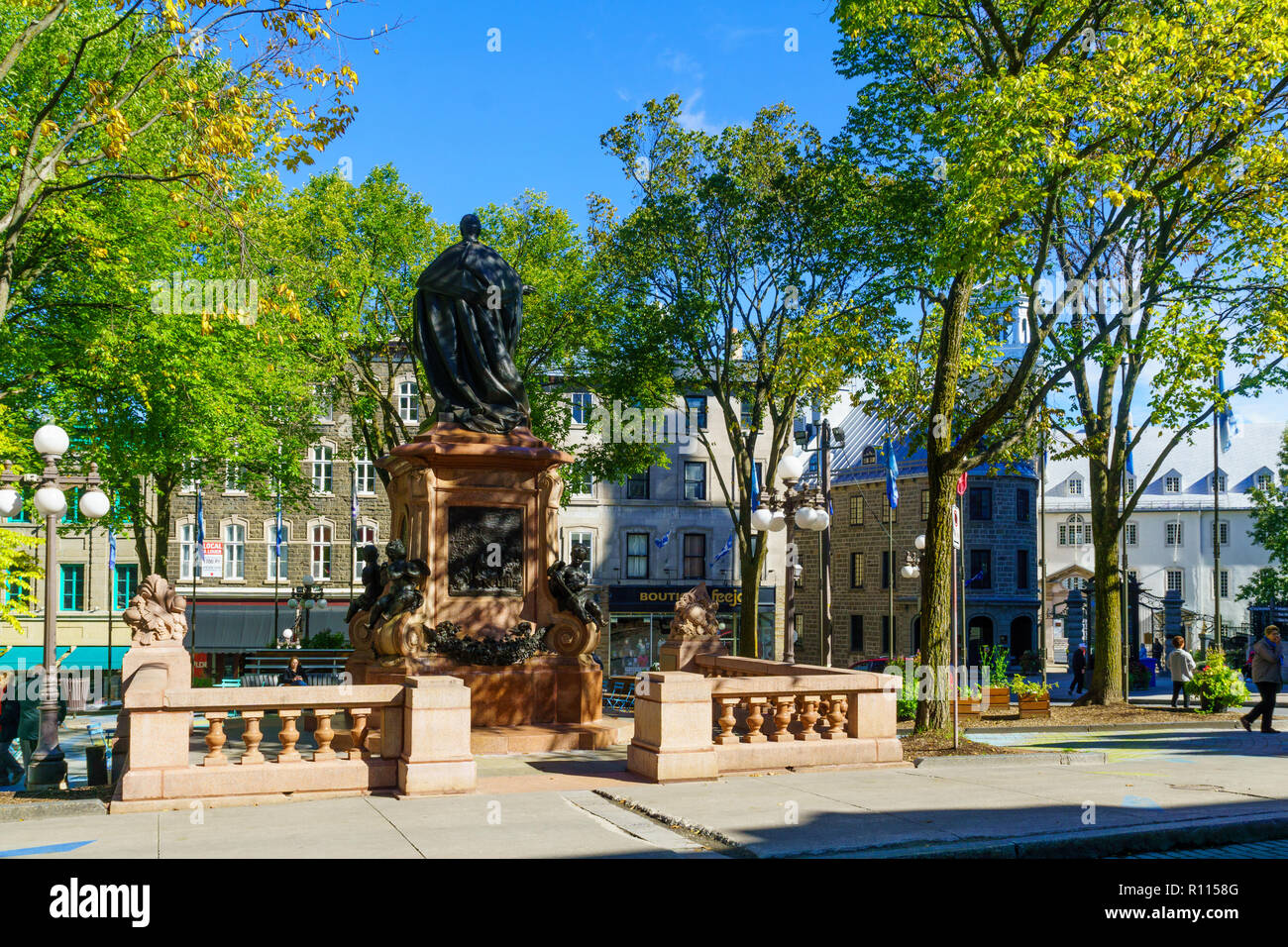 Quebec City, Canada - September 27, 2018: Scene of the city hall square ...
