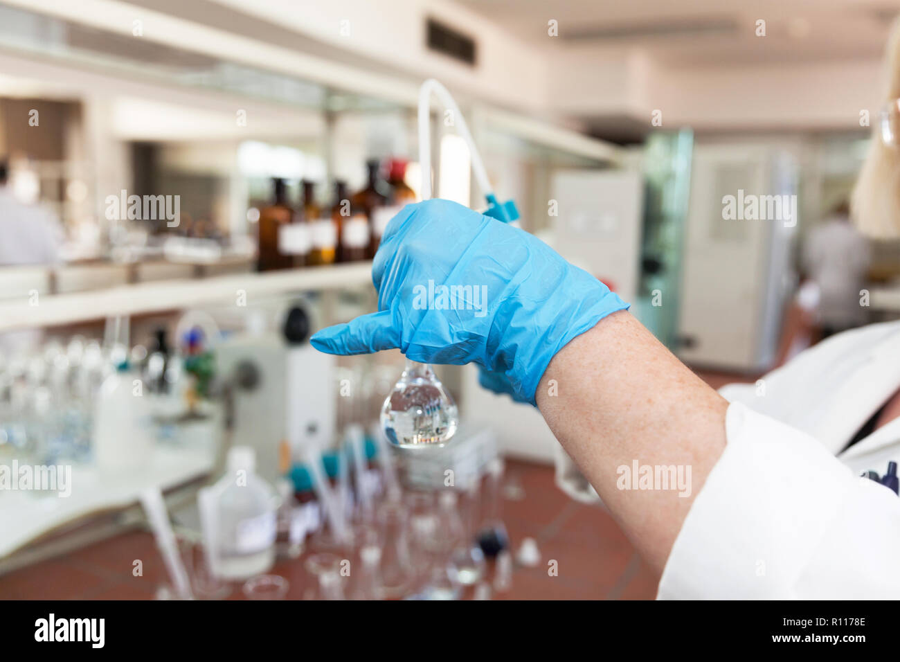 Laboratory glassware water hi-res stock photography and images - Alamy