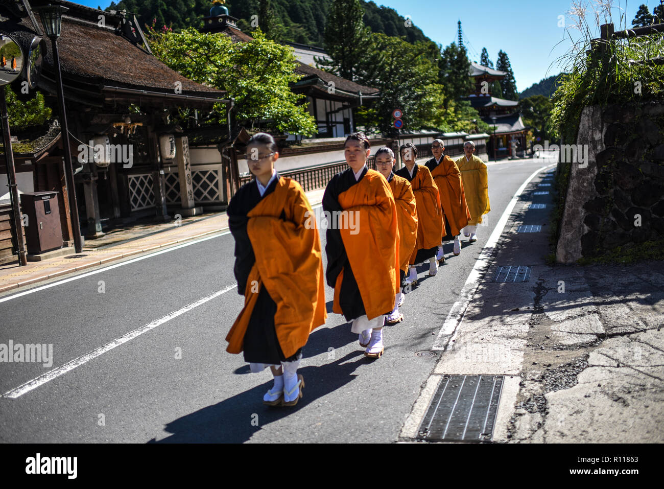 Zen monks mount koya hi-res stock photography and images - Alamy