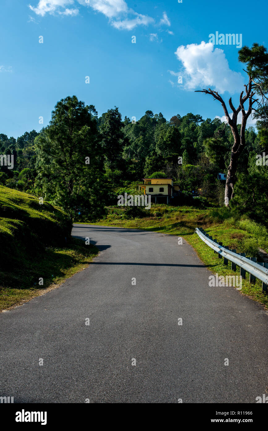 Uttrakhand road hi-res stock photography and images - Alamy