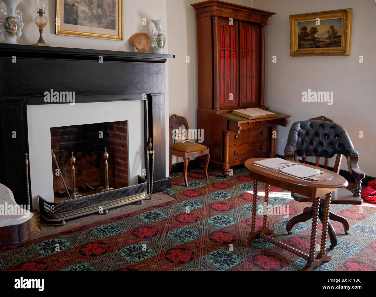 The historic surrender room in the McLean House at Appomattox Court ...