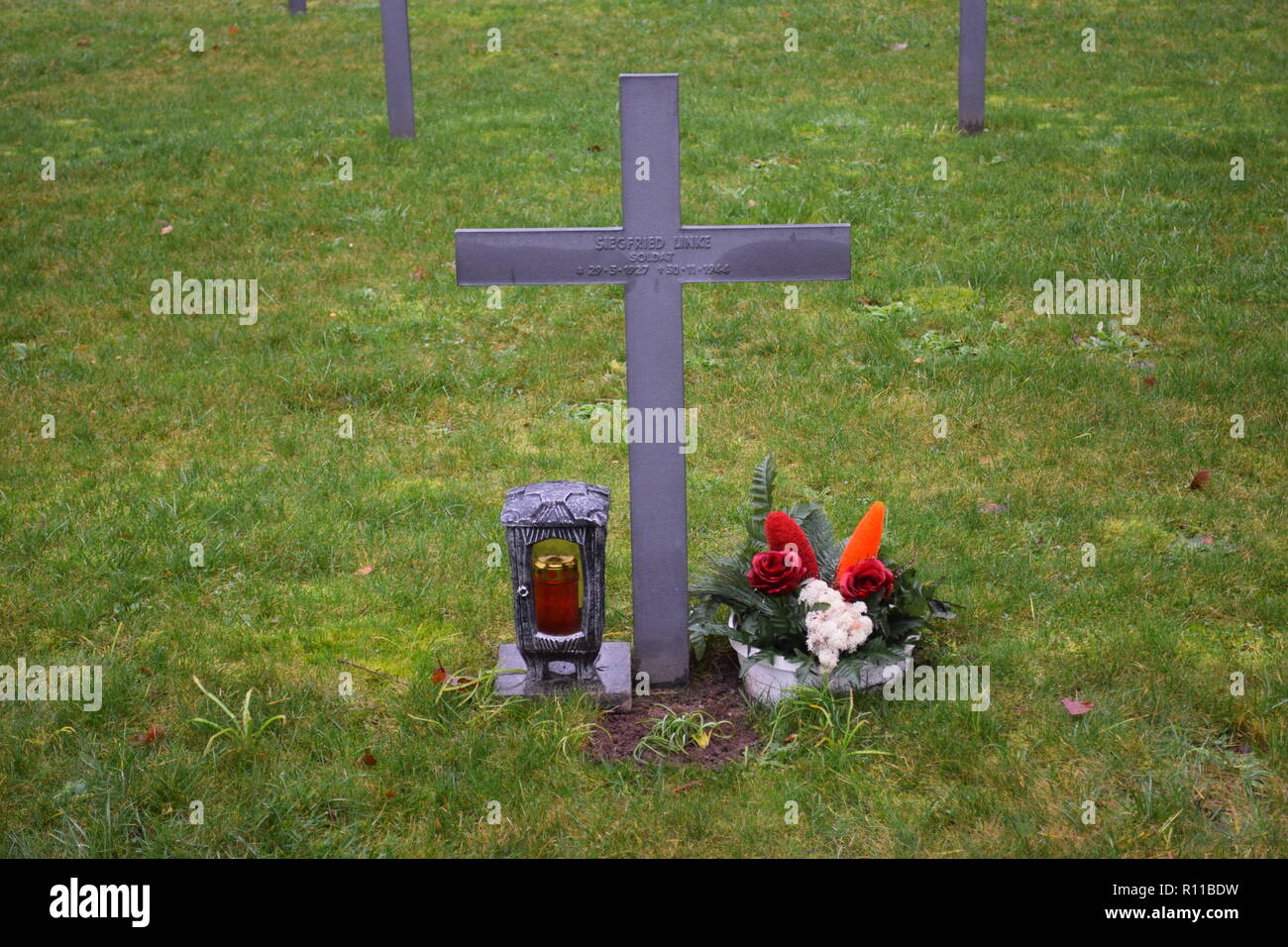 A grave marker 30.Nov.1944, adorned with flowers at his last resting ...
