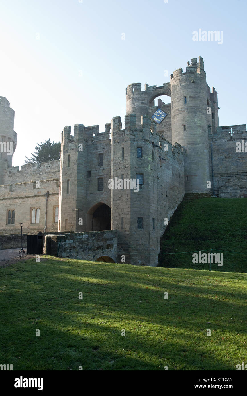 England medieval courtyard house hi-res stock photography and images ...