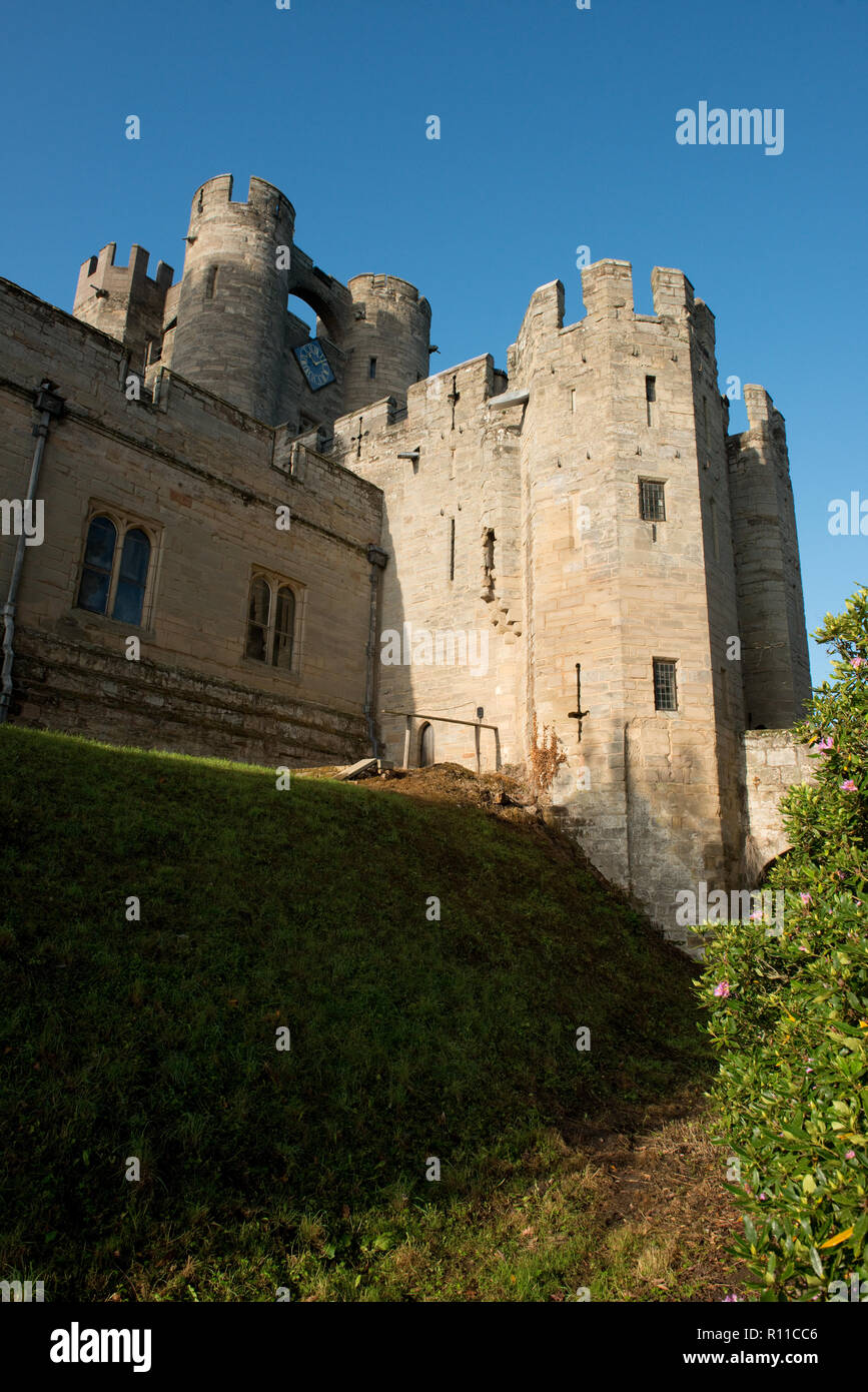 Bridge across moat to the Gatehouse and main entrance to Warwick Castle ...