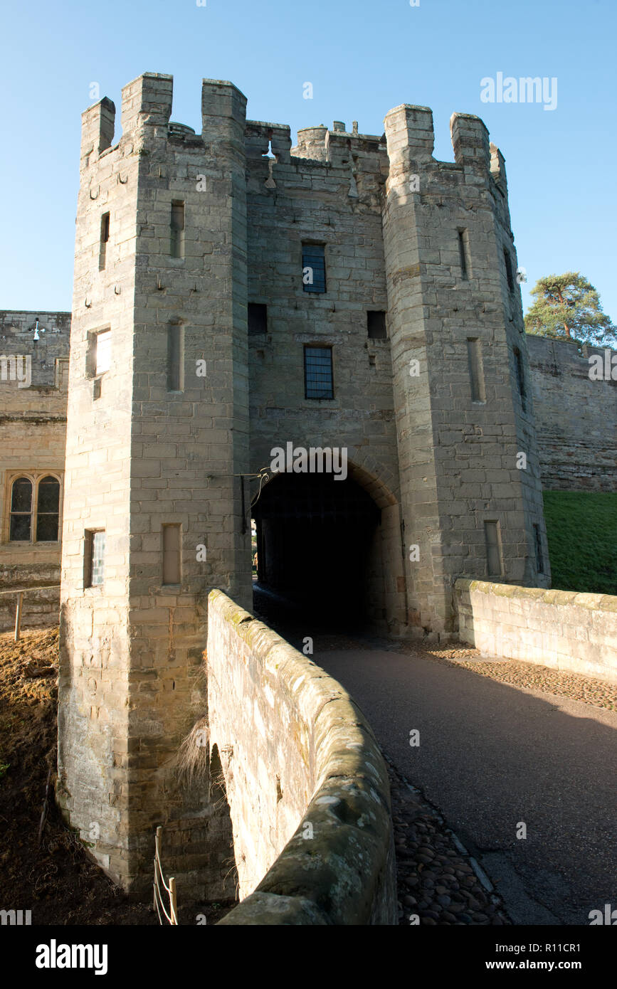 Bridge across moat to the Gatehouse and main entrance to Warwick Castle ...