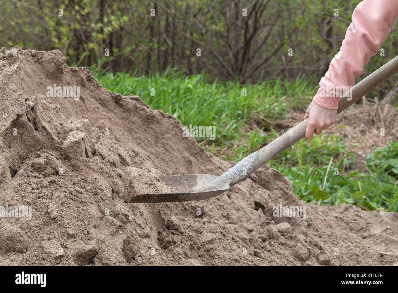 girl digging sand shovel Stock Photo - Alamy