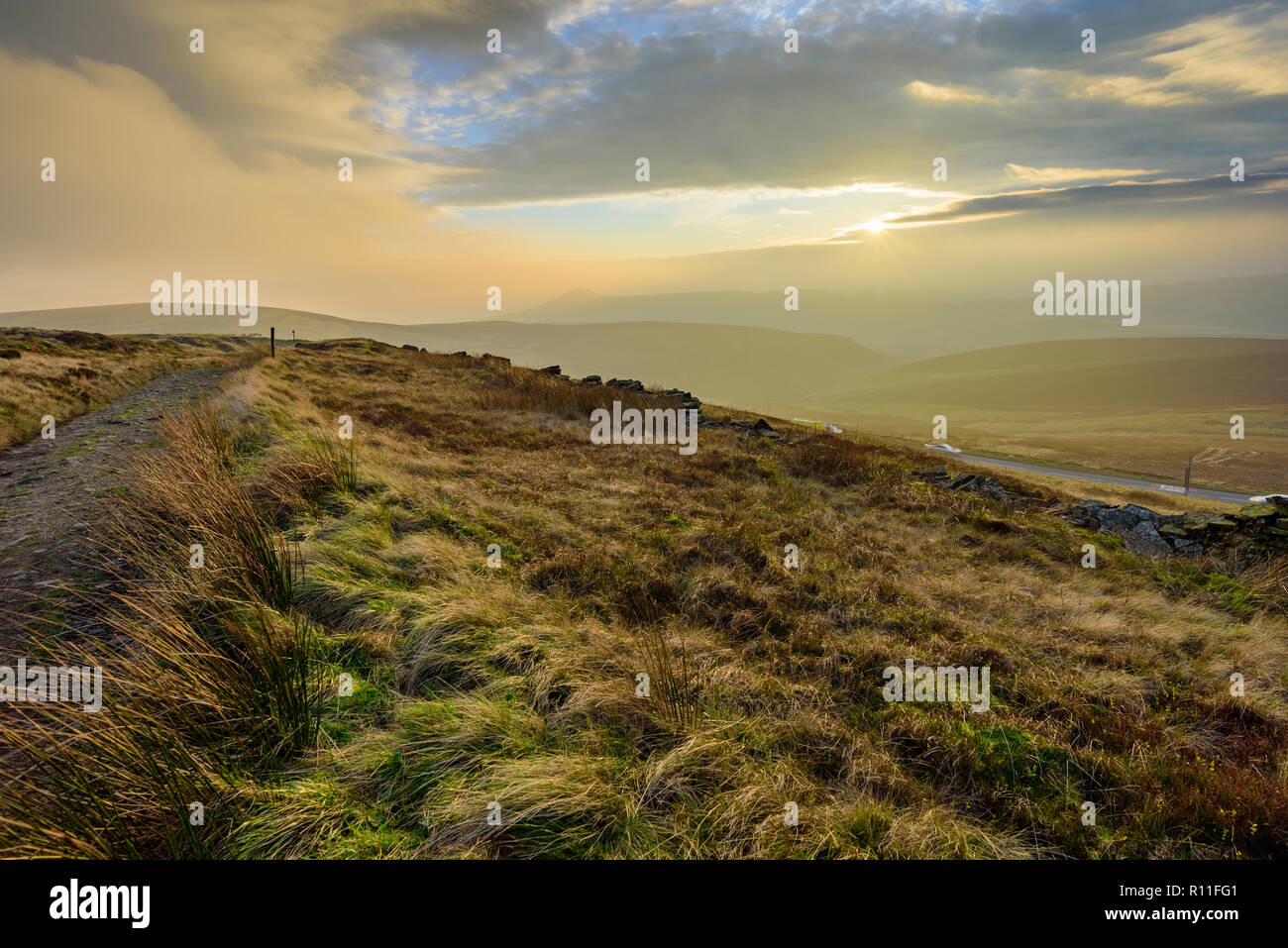 Beautiful autumnal scenery in Derbyshire, England - amazing landscapes ...