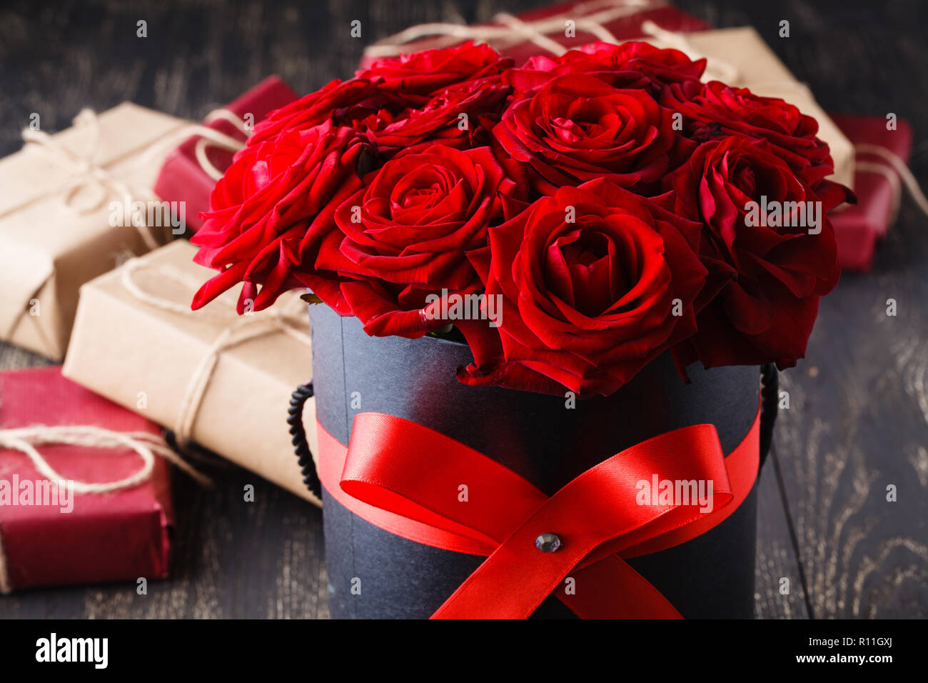 Romantic luxury red roses in a black gift box Stock Photo - Alamy