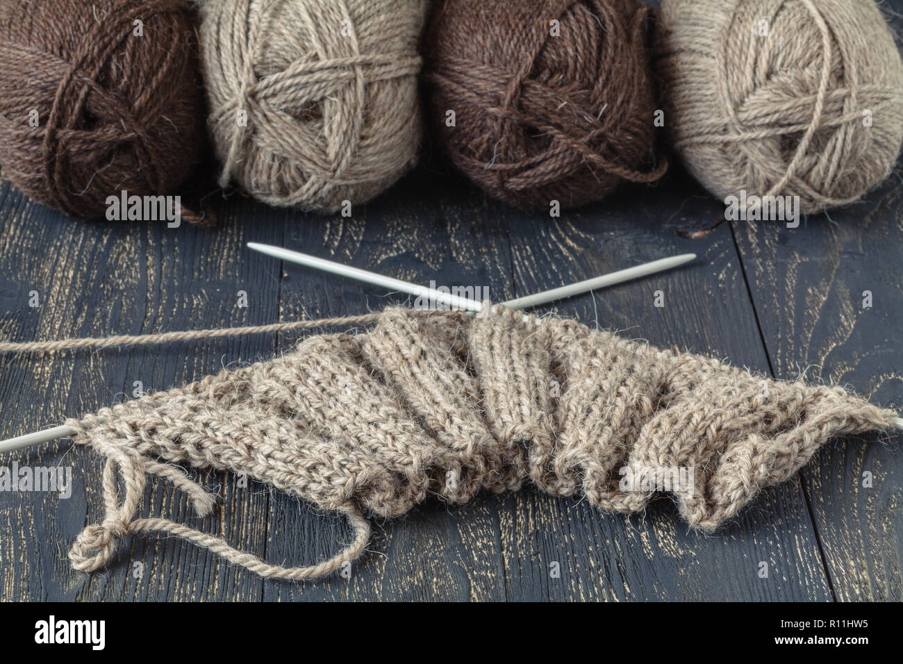 Pile natural knitting yarn hi-res stock photography and images - Alamy