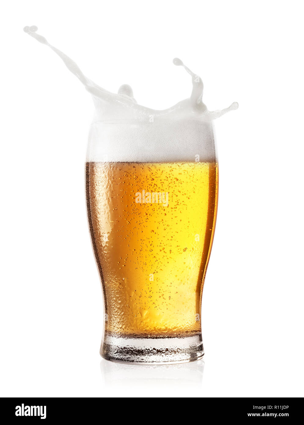 Splash in a glass of beer Stock Photo - Alamy