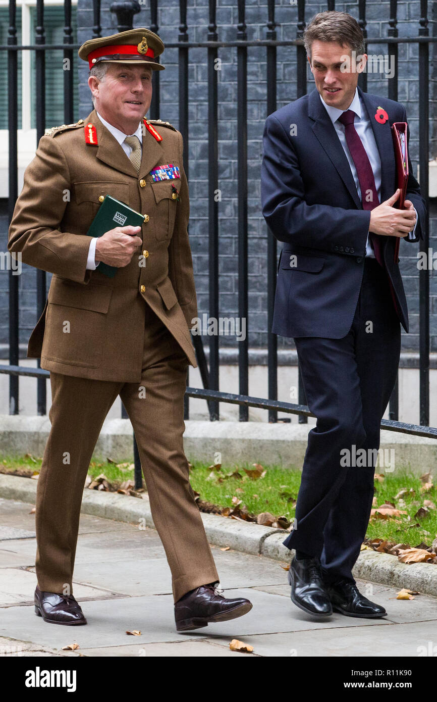 Sir gavin williamson hi-res stock photography and images - Alamy