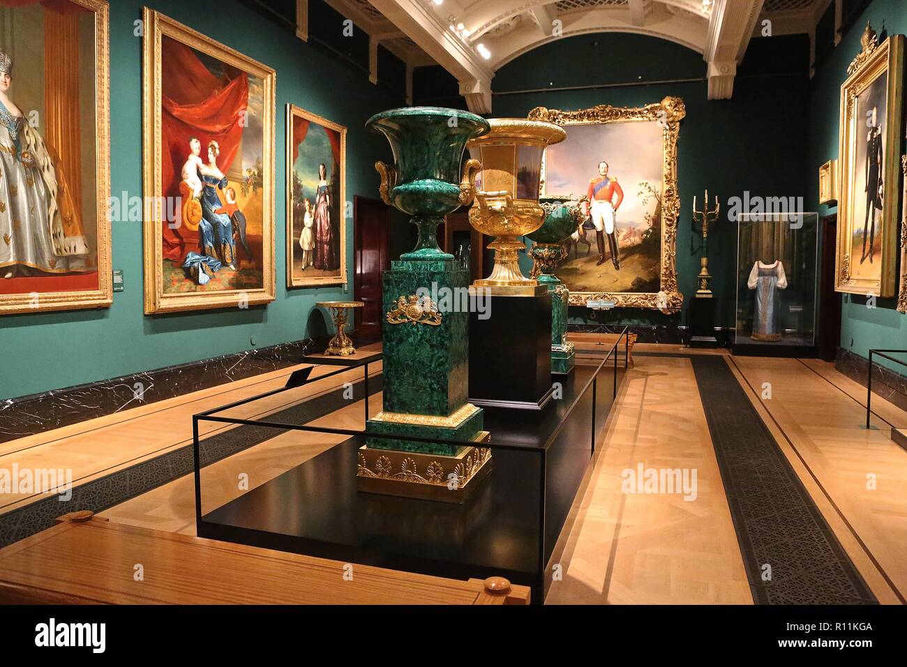 The queens gallery buckingham palace hi-res stock photography and ...