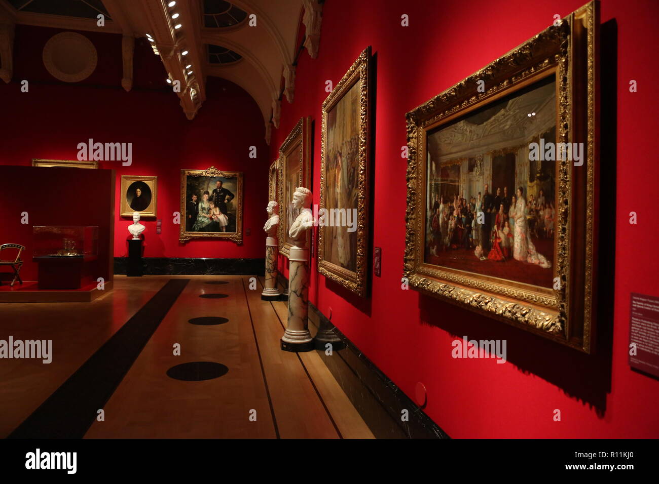 Buckingham palace queens gallery 2018 hi-res stock photography and ...