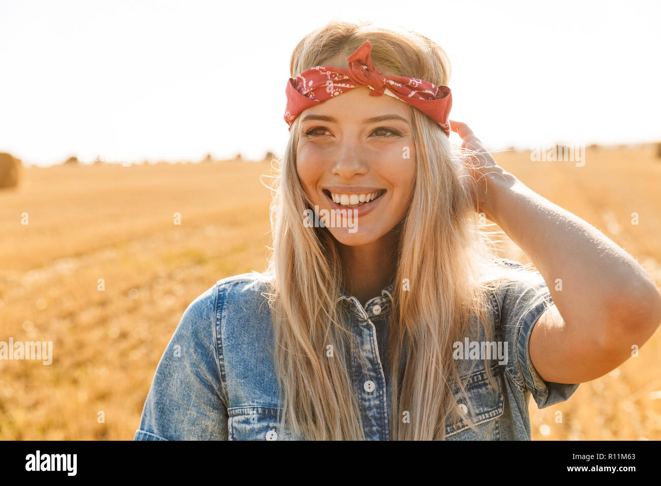Girl in headband hi-res stock photography and images - Alamy