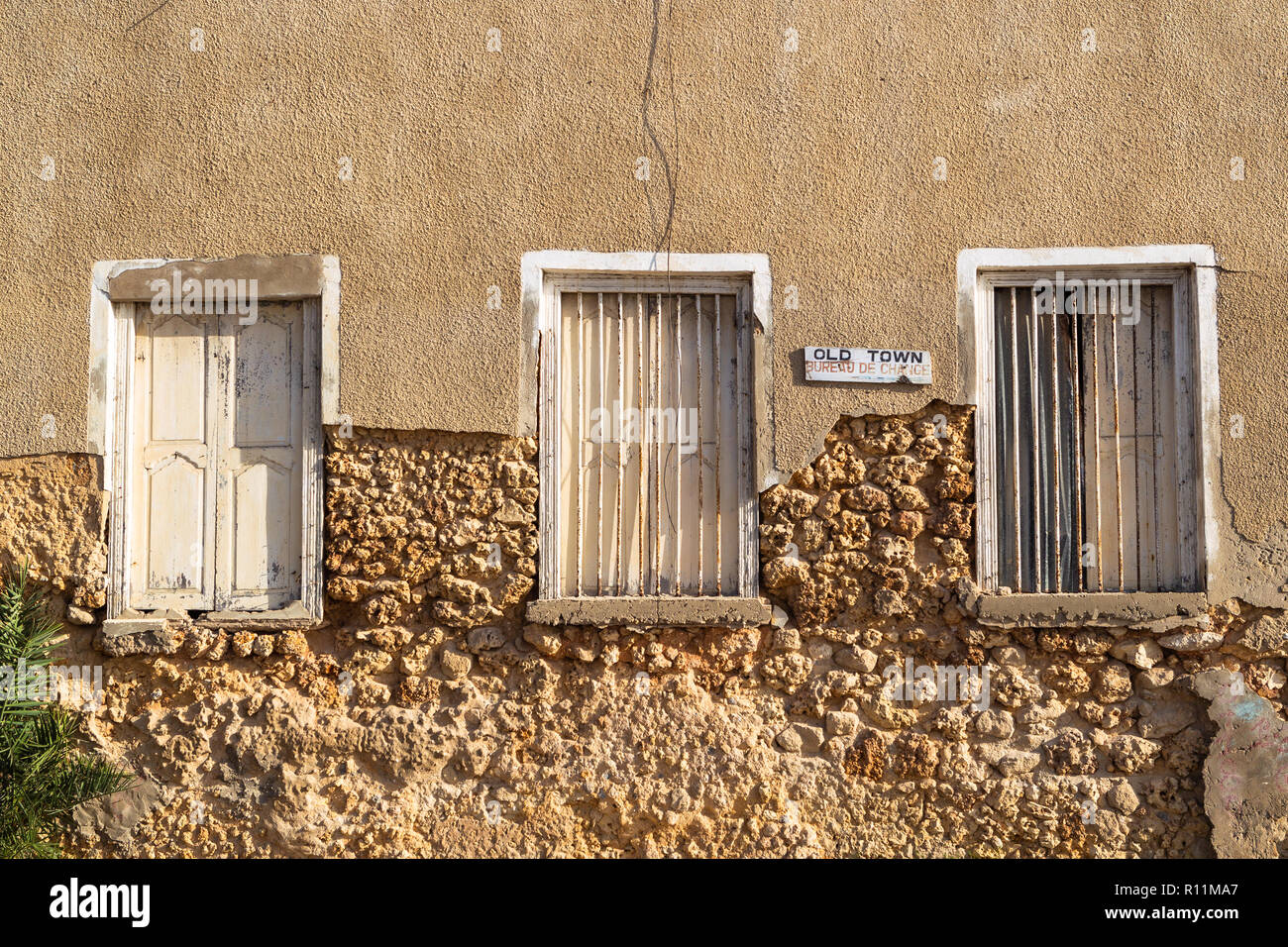 Weathered traditional arabian architecture hi-res stock photography and ...