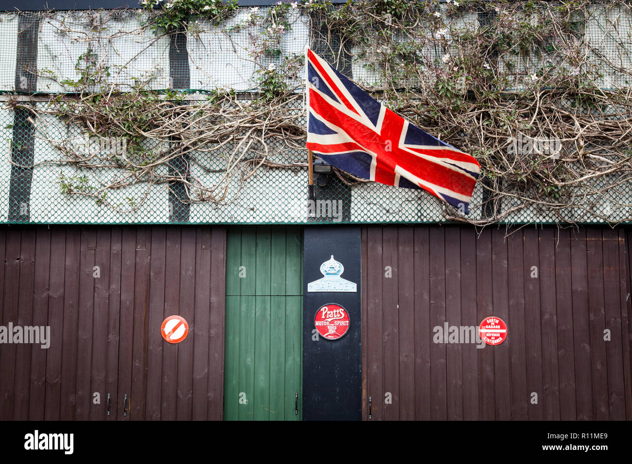 Flag signage hi-res stock photography and images - Alamy