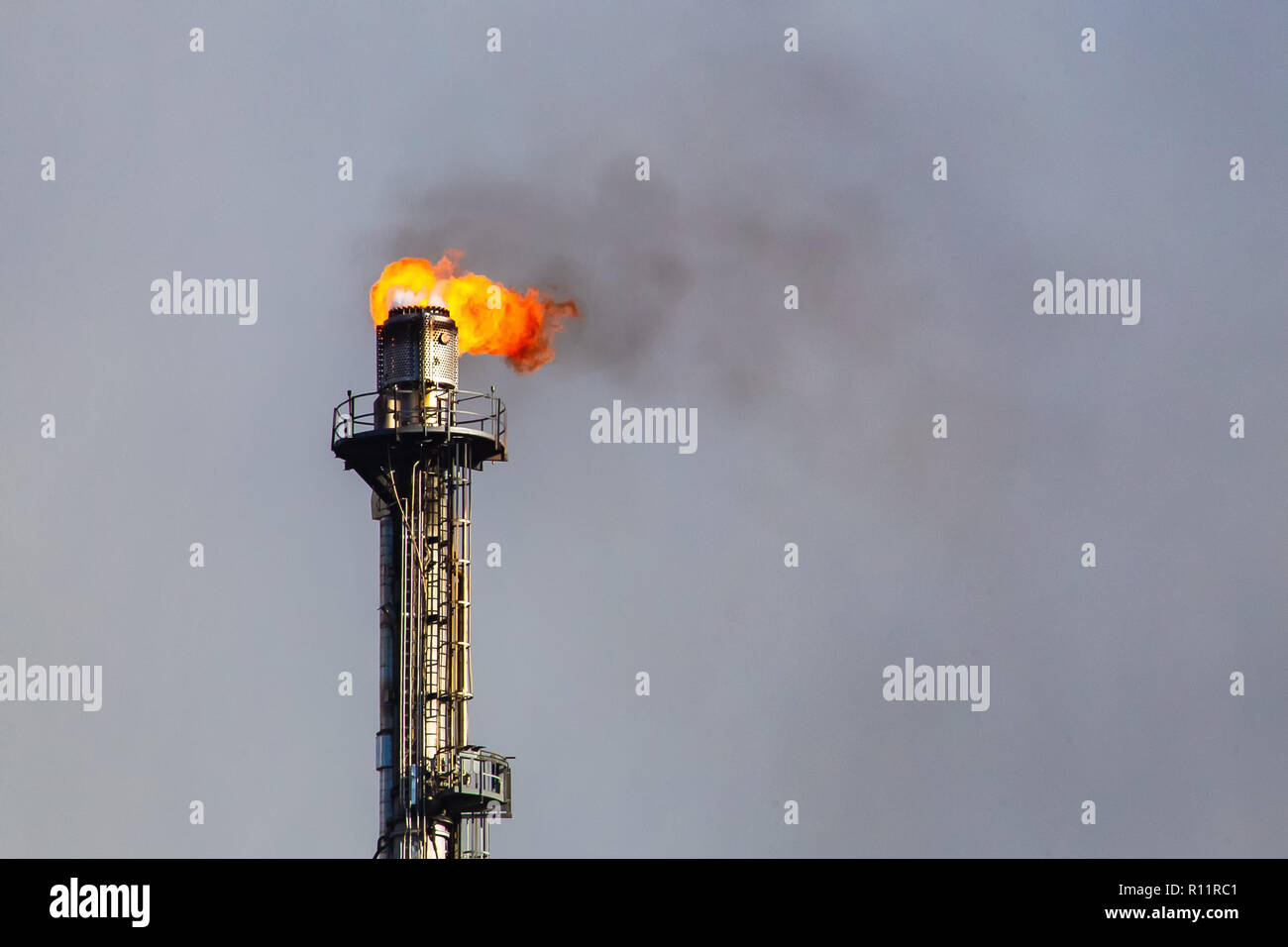 Gas flare flame stack hi-res stock photography and images - Alamy