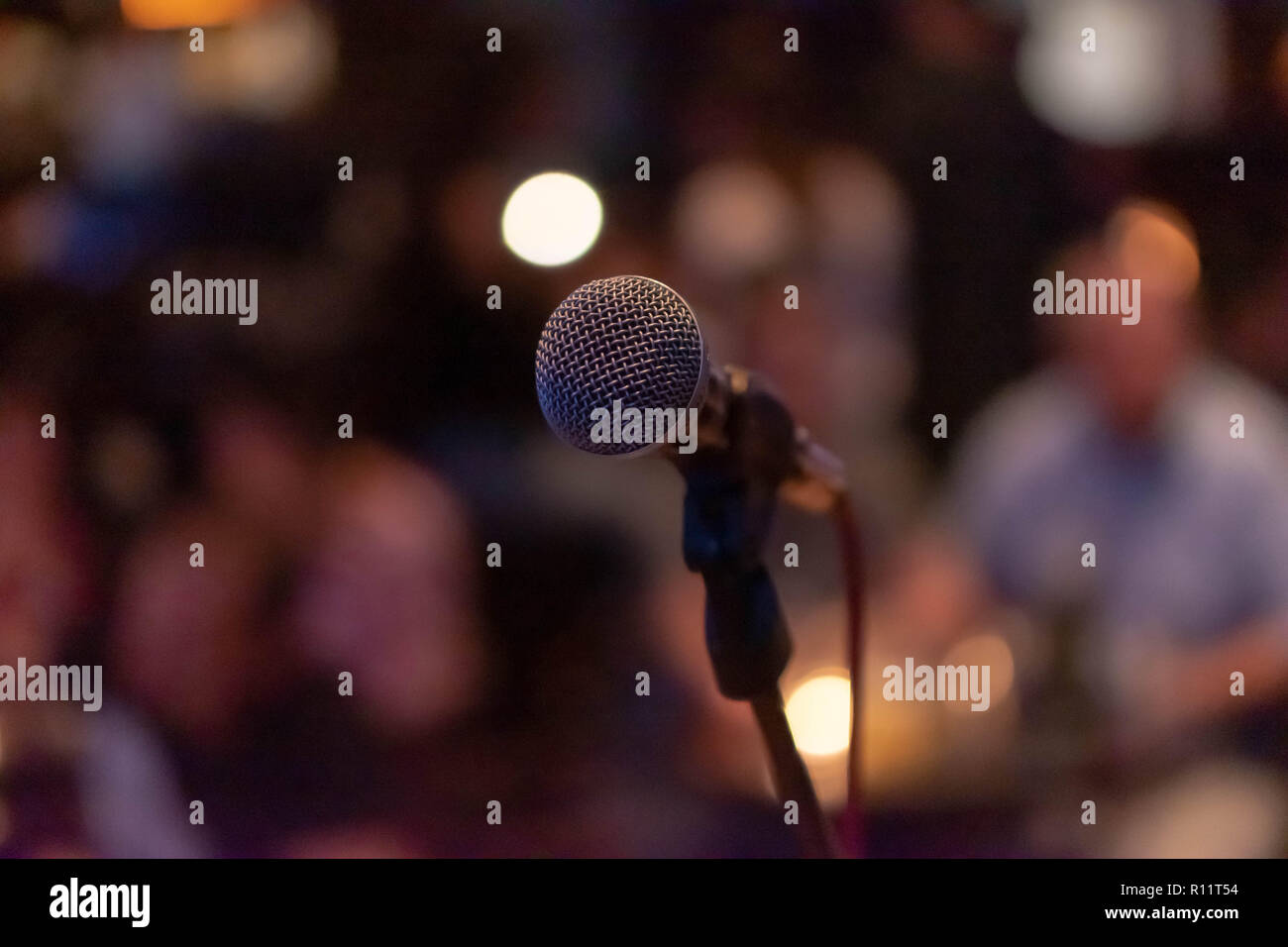 Stage spotlight microphone hi-res stock photography and images - Alamy