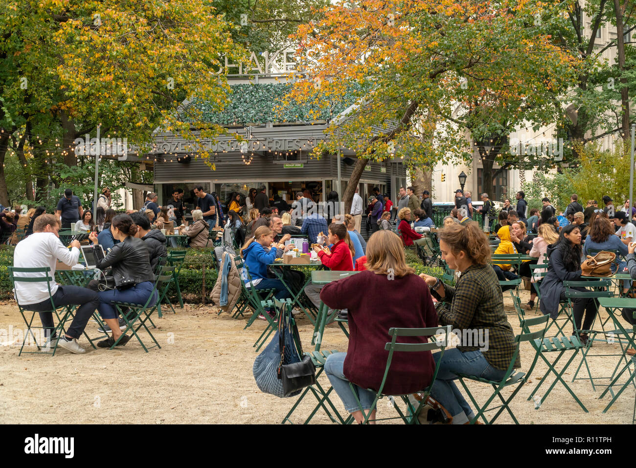 Crowds at the original Shake Shack location in Madison Square Park in ...