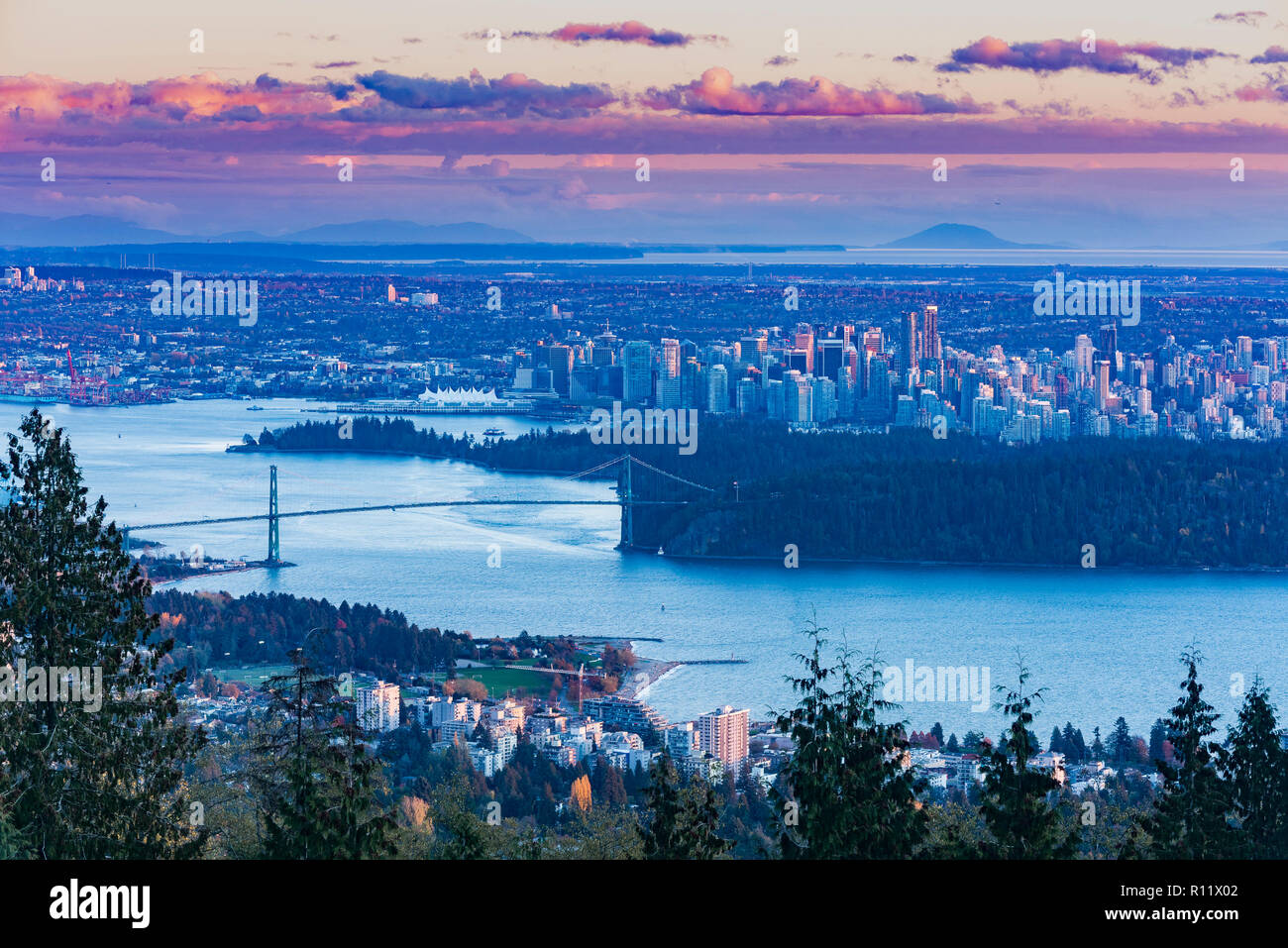 Inlet bridge hi-res stock photography and images - Alamy