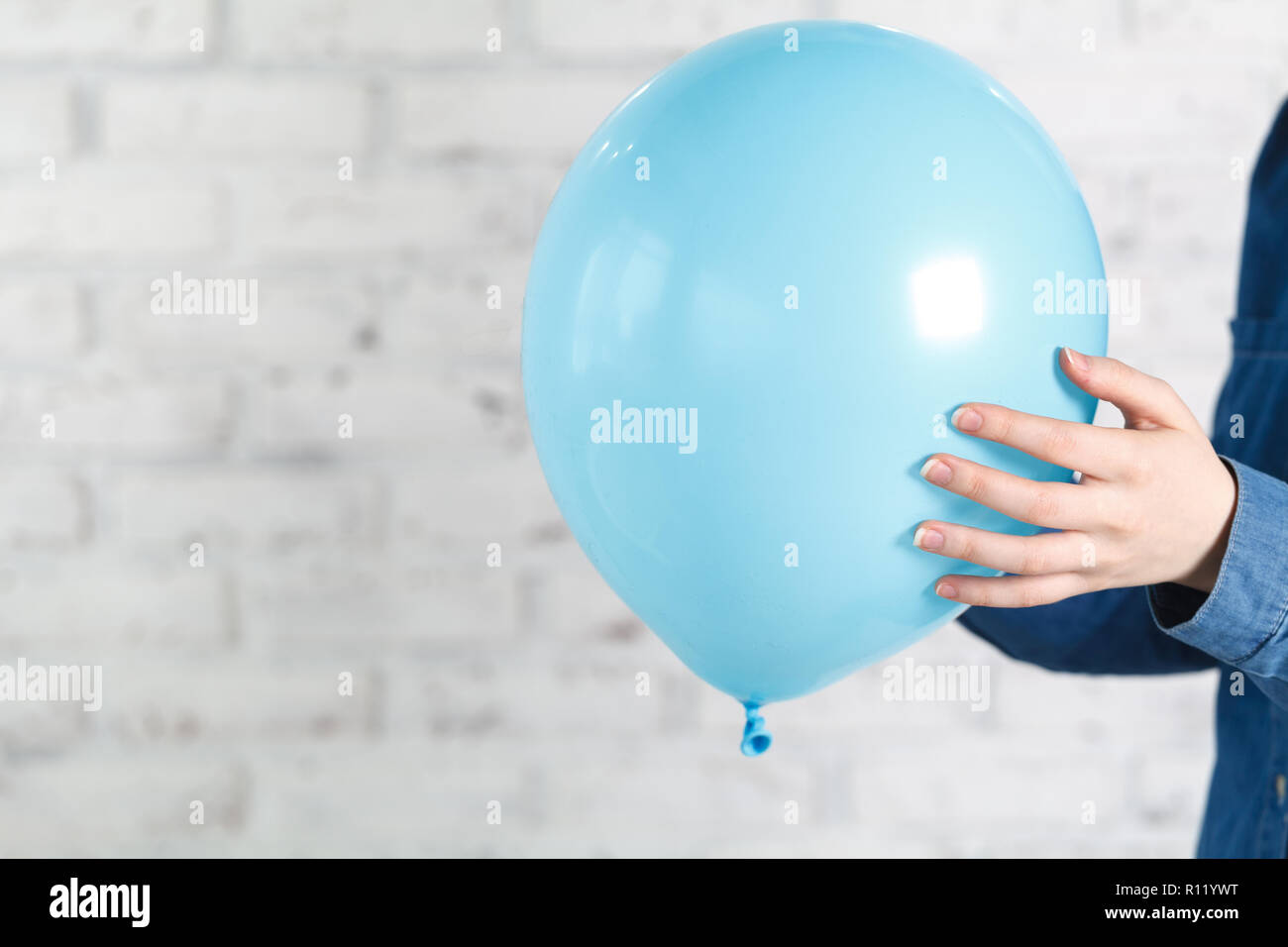Hand release balloon hi-res stock photography and images - Alamy