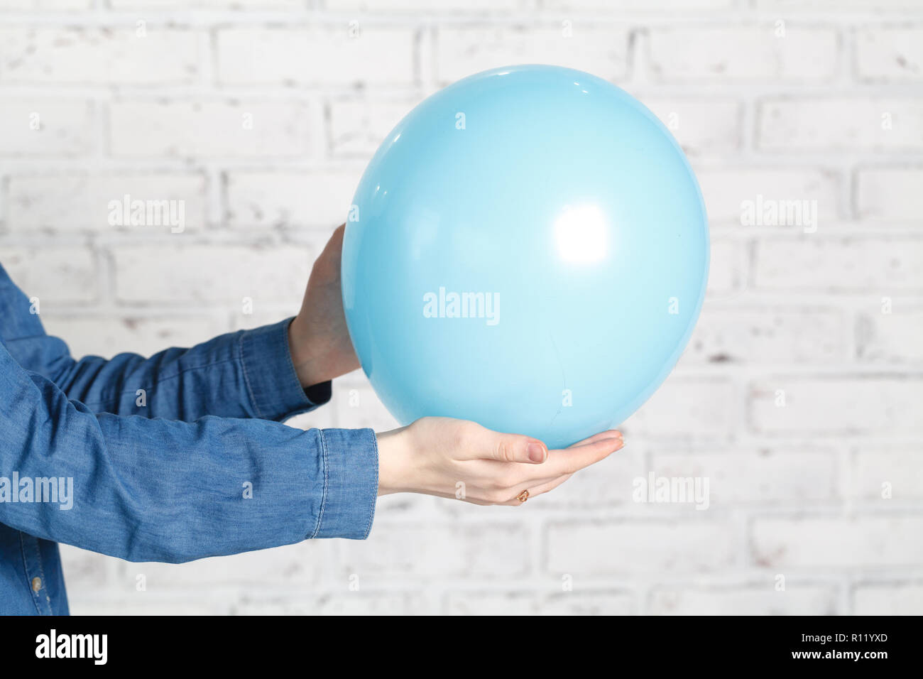 Hand release balloon hi-res stock photography and images - Alamy