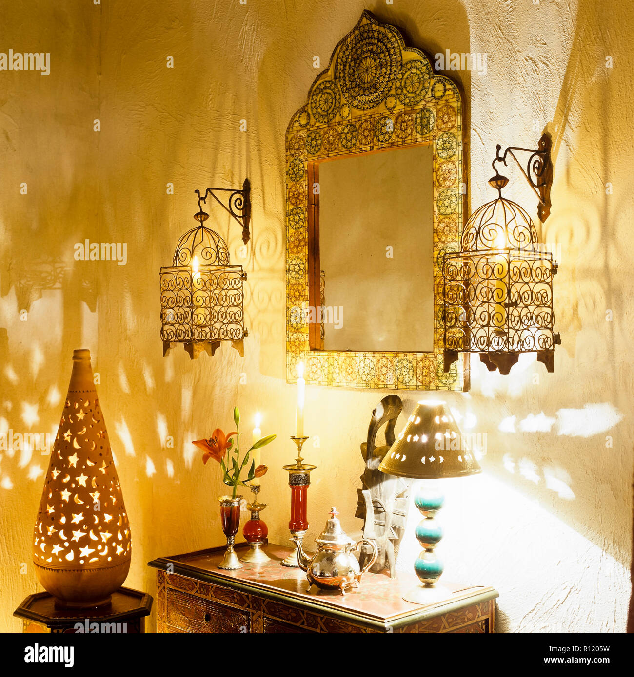 Arabic style lanterns and mirror Stock Photo - Alamy