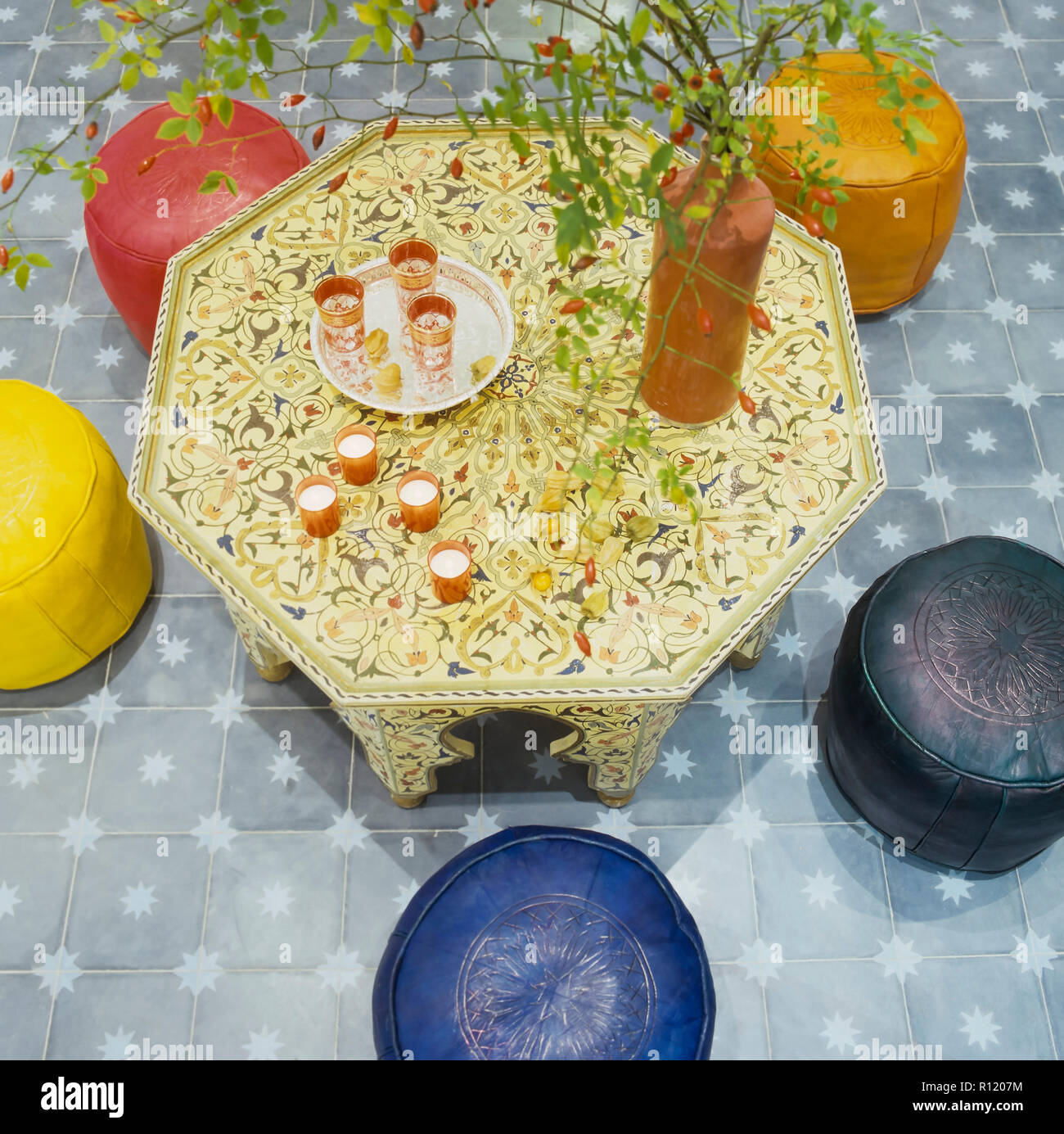 Seat seats table tables hi-res stock photography and images - Alamy