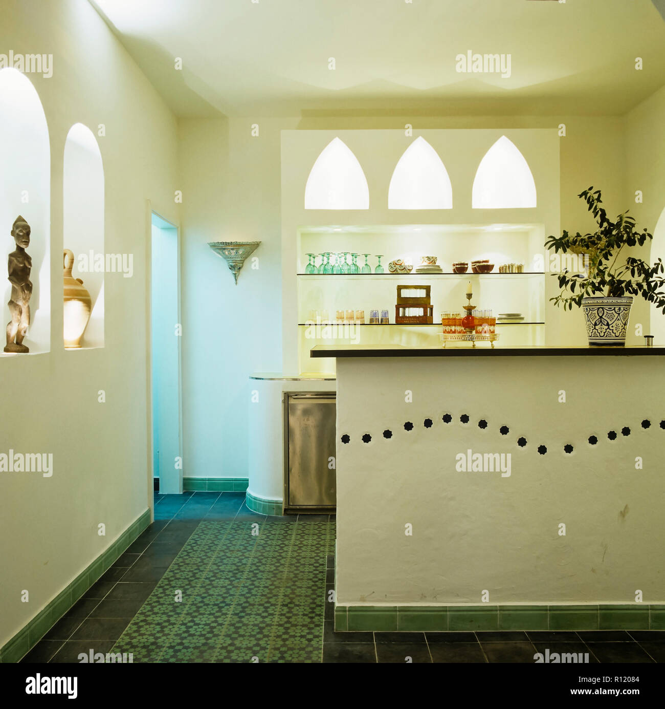 Arabic arch modern hi-res stock photography and images - Alamy