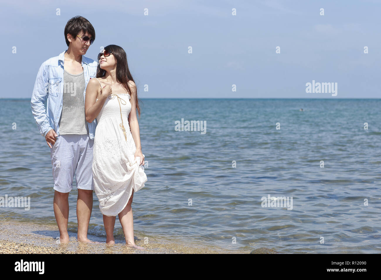 couple by the sea Stock Photo - Alamy