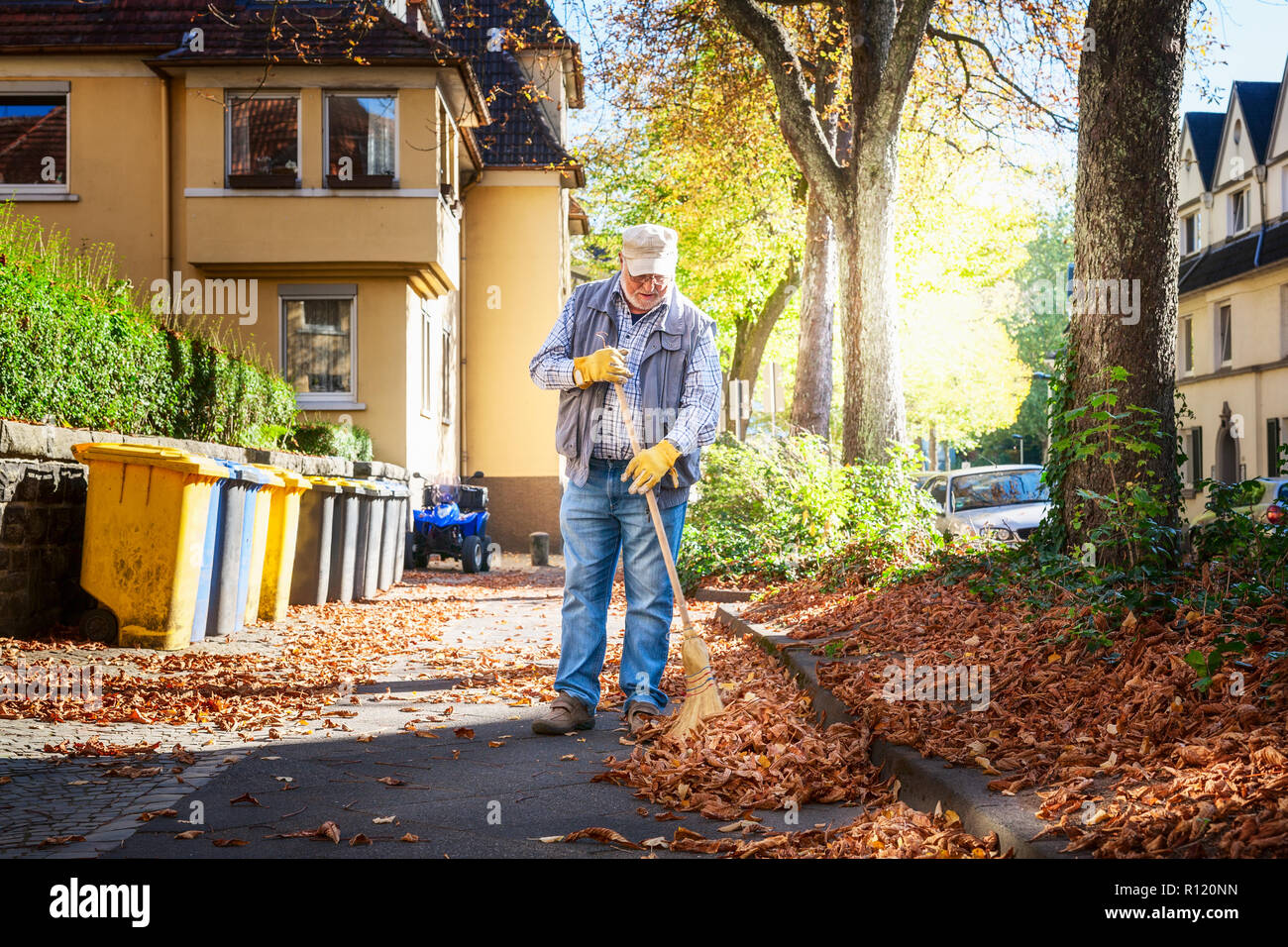 Sweeping autumn leaves hi-res stock photography and images - Alamy