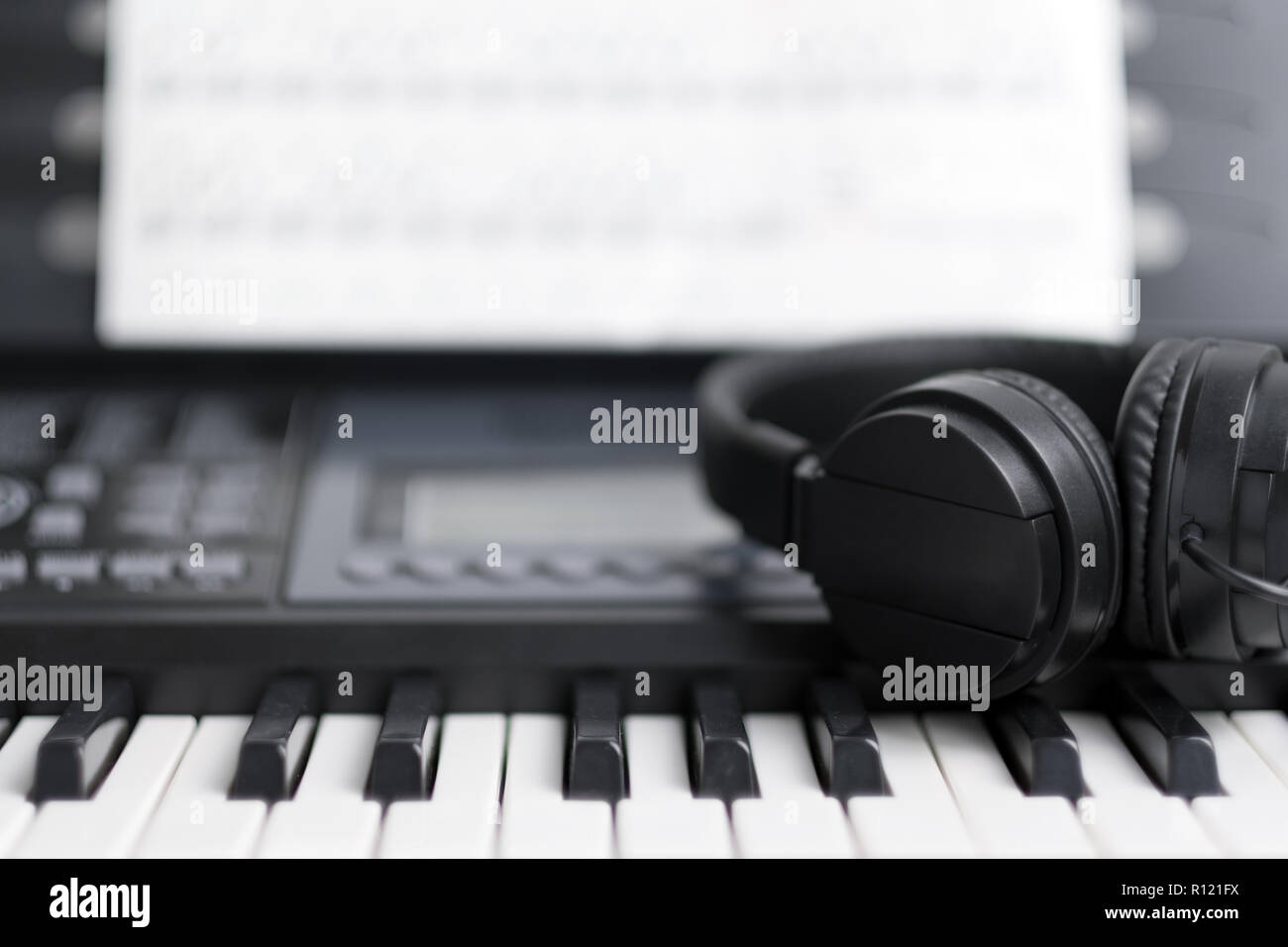 Keyboard listening hi-res stock photography and images - Alamy