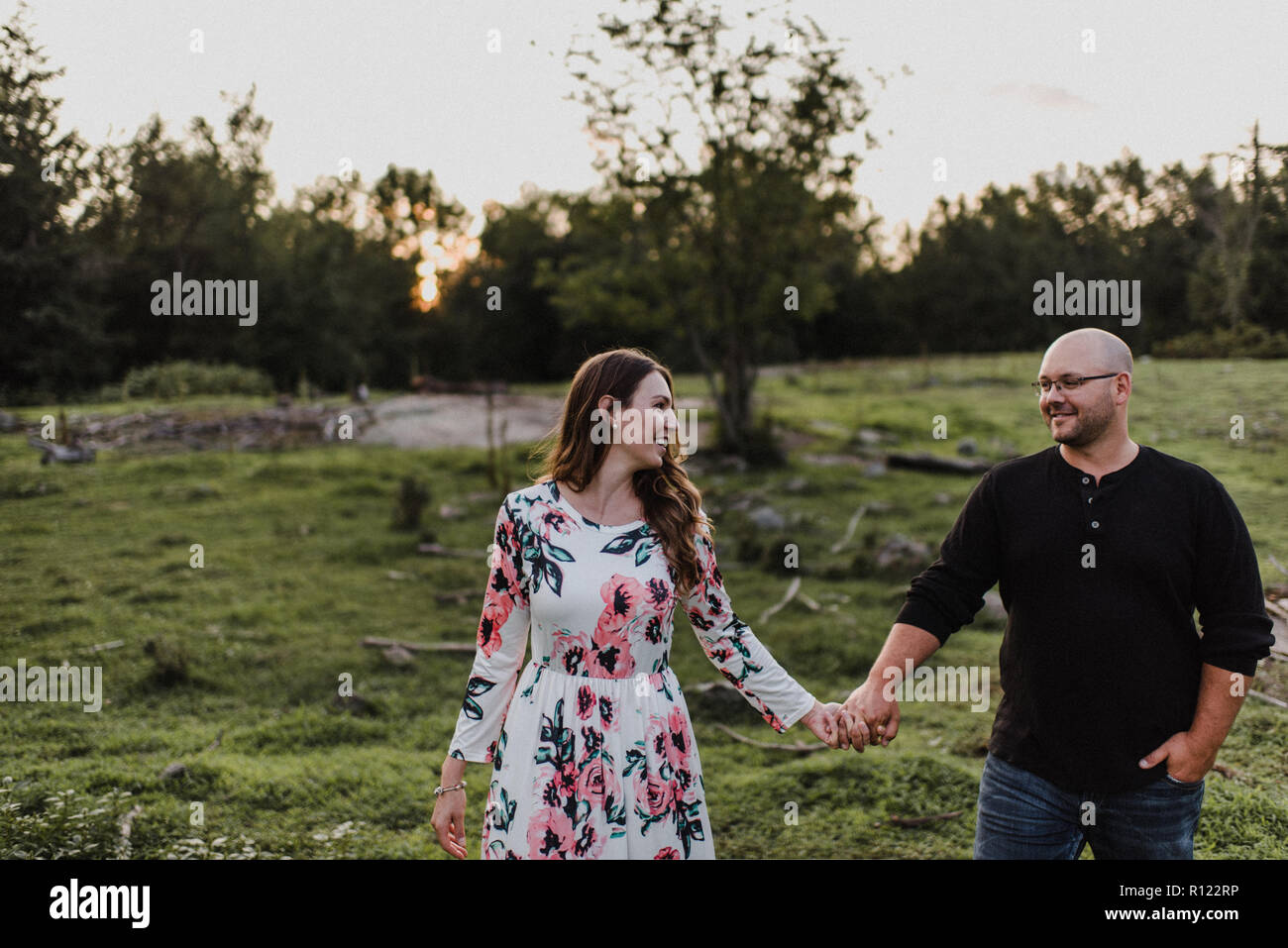 People in countryside walking hi-res stock photography and images - Alamy
