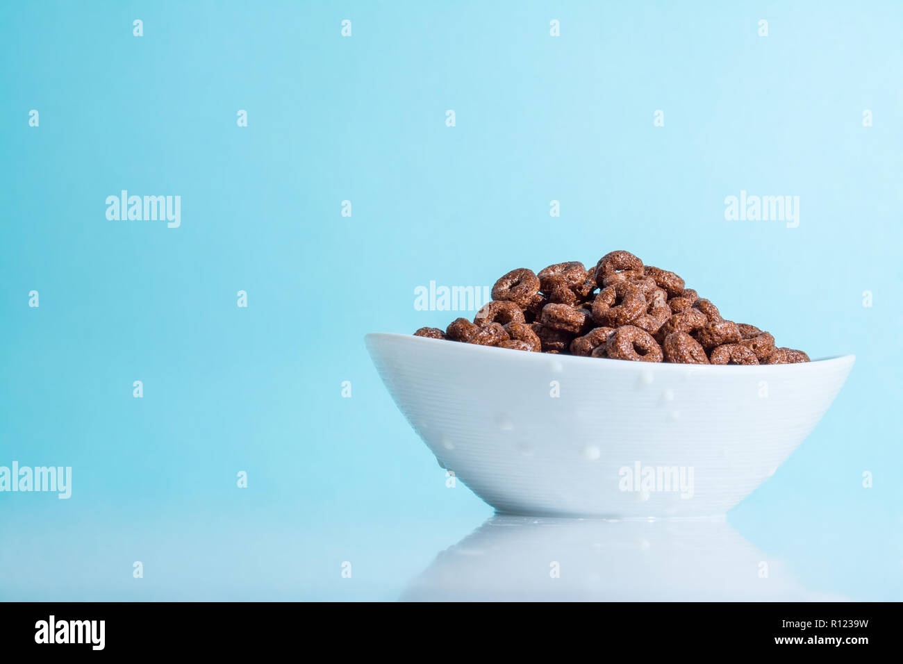 Chocolate cornflakes in form rings hi-res stock photography and images ...