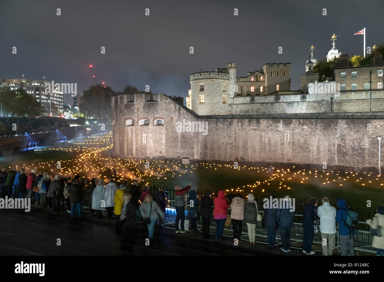 Beyond the Deepening Shadow, Tower of London Remembrance memorial Stock ...