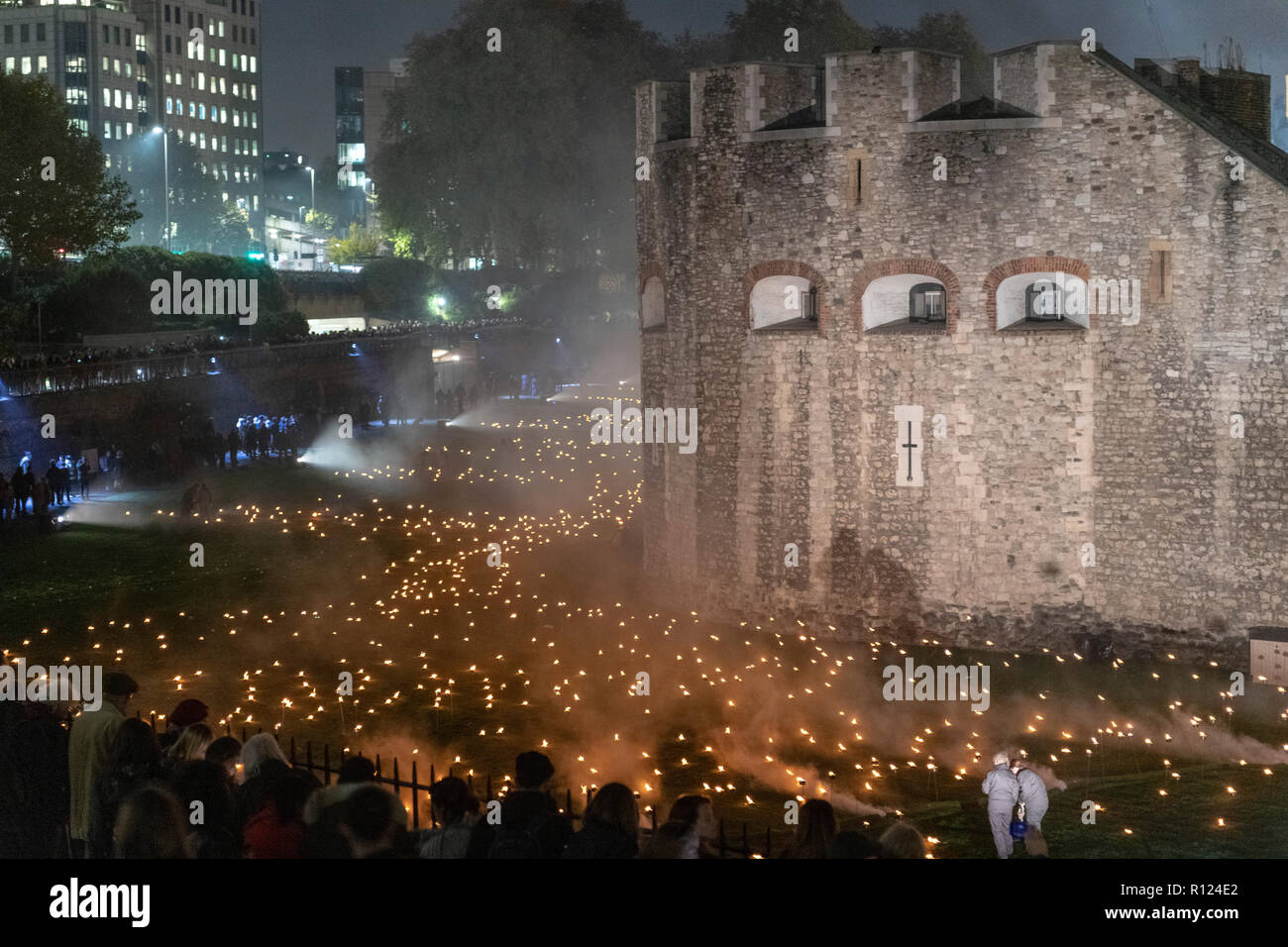 Beyond the Deepening Shadow, Tower of London Remembrance memorial Stock ...