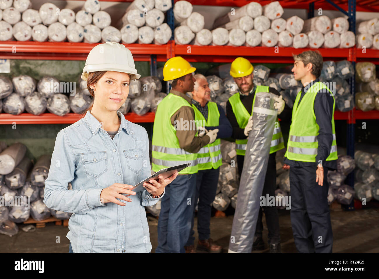 Shipping center hi-res stock photography and images - Alamy