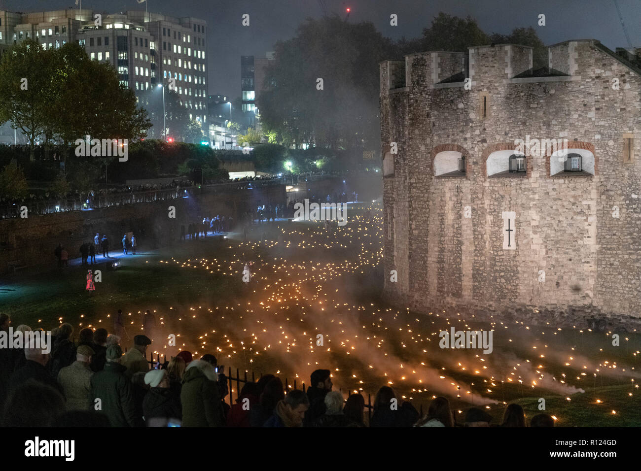 Beyond the Deepening Shadow, Tower of London Remembrance memorial Stock ...