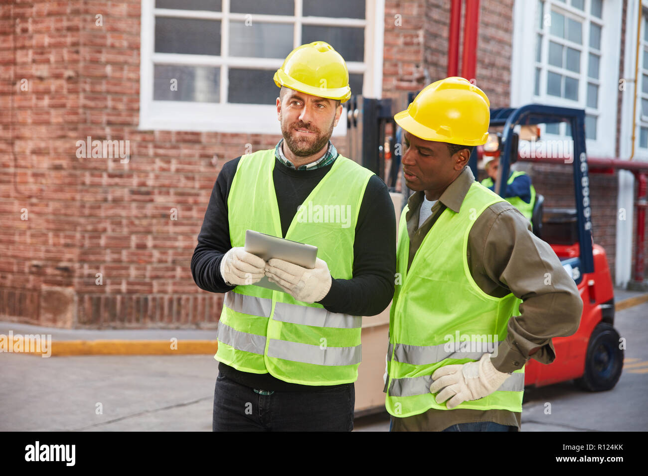 Warehouse outside forklift hi-res stock photography and images - Alamy