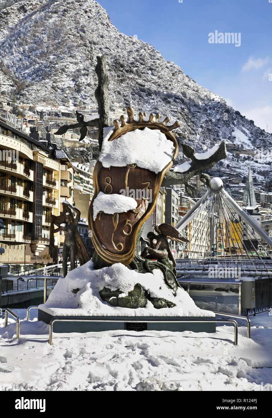 Salvador dali clock hi-res stock photography and images - Alamy