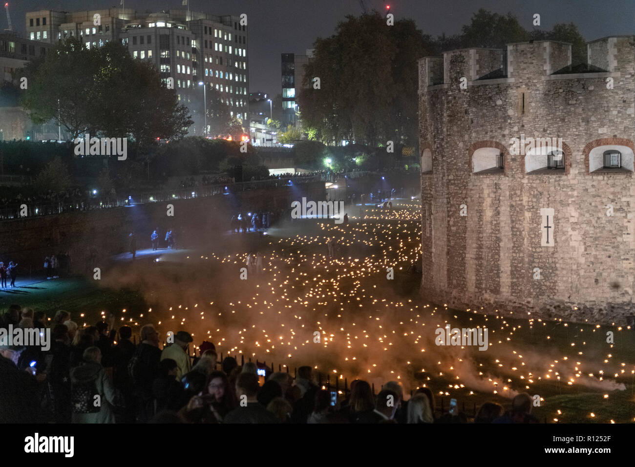 Beyond the Deepening Shadow, Tower of London Remembrance memorial Stock ...