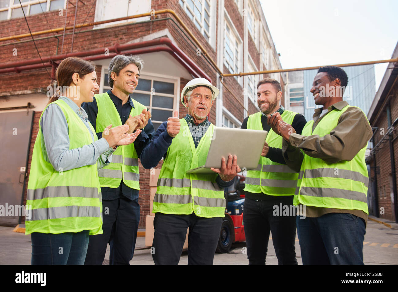 Computer in logistics hi-res stock photography and images - Alamy