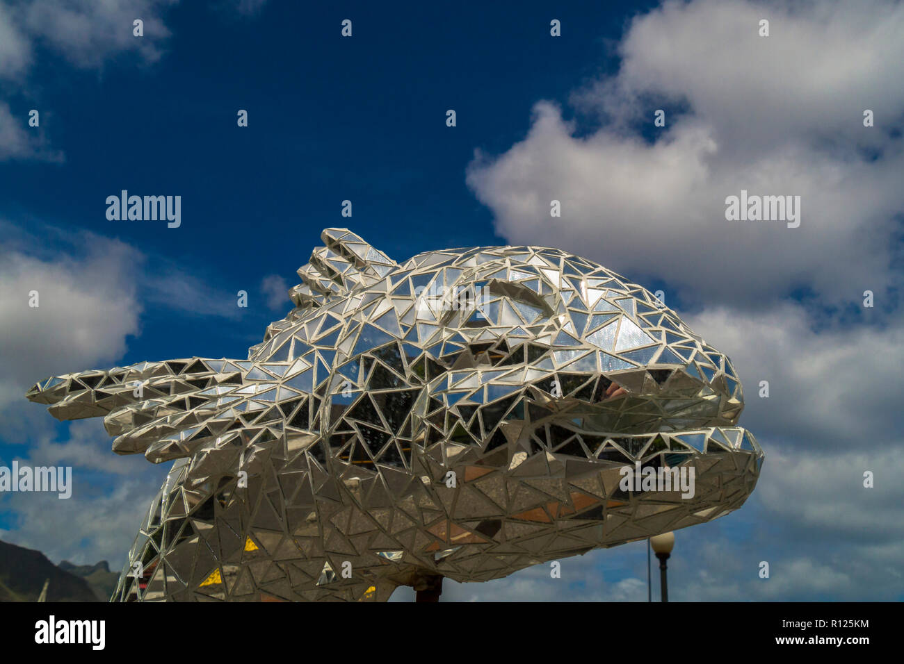 Mosaic fish art sculpture hi-res stock photography and images - Alamy